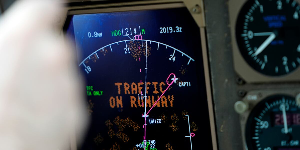 Could a cockpit warning system prevent close calls between planes at US ... Could a cockpit warning system prevent close calls between planes at US ...